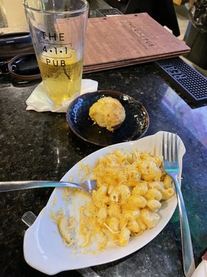 THE 411 PUB - Updated September 2025 - 26 Photos & 21 Reviews - 10230 ...