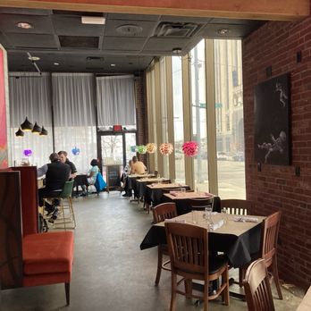 TABLE 33 - Updated January 2025 - 451 Photos & 381 Reviews - 45 W 4th ...