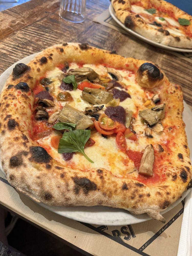 ZOOM PIZZA - Updated August 2025 - 28 Photos - Calle Julio César ...