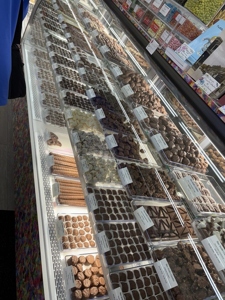 DAN SMITH’S CANDIES & GIFTS - Updated December 2025 - 15 Photos - 622 ...