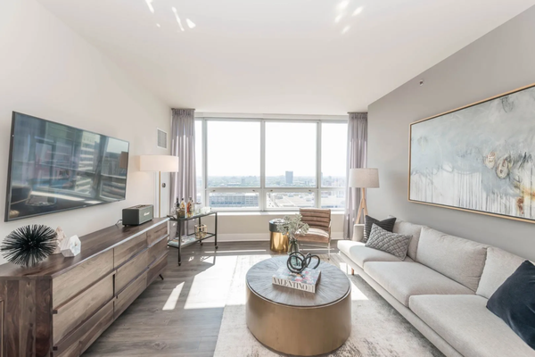 THE ELLE APARTMENTS - Updated July 2025 - 22 Photos - 801 S Financial ...