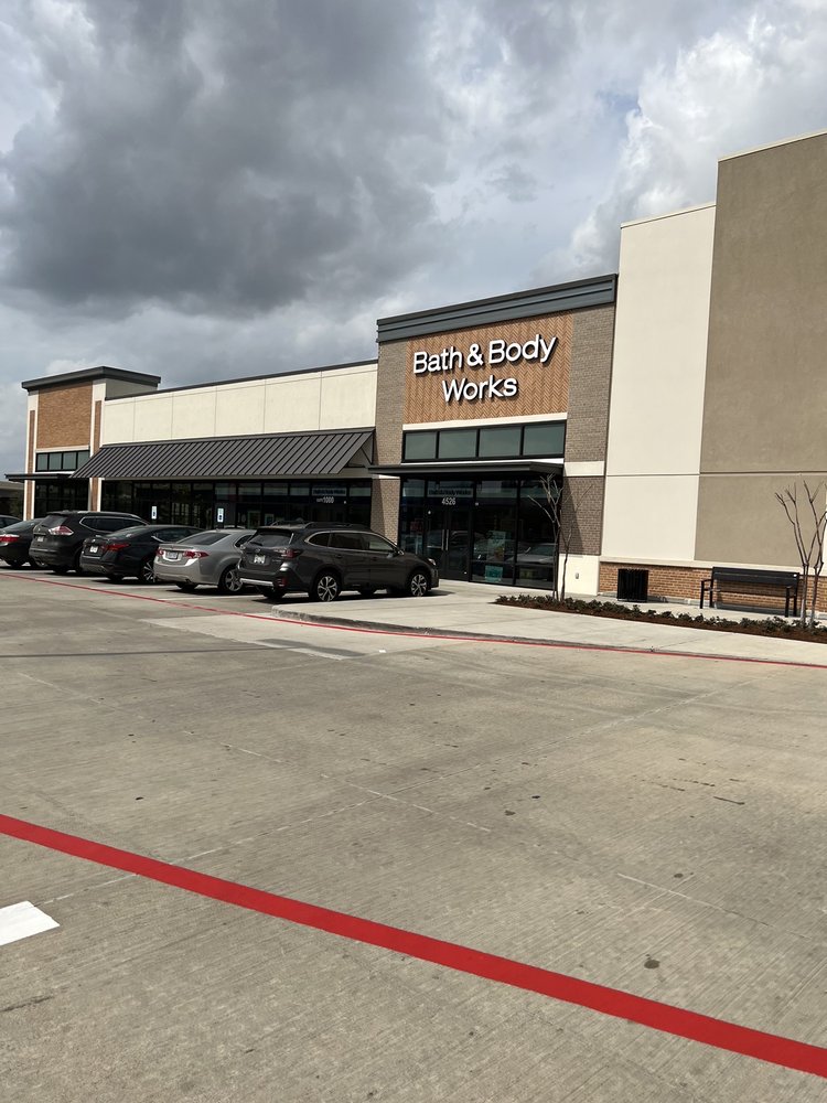 BATH & BODY WORKS - Updated August 2024 - 4526 Dacoma St, Houston ...
