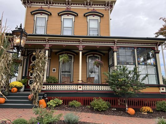 EVERITT HOUSE - Updated December 2025 - 104 Photos & 38 Reviews - 200 ...