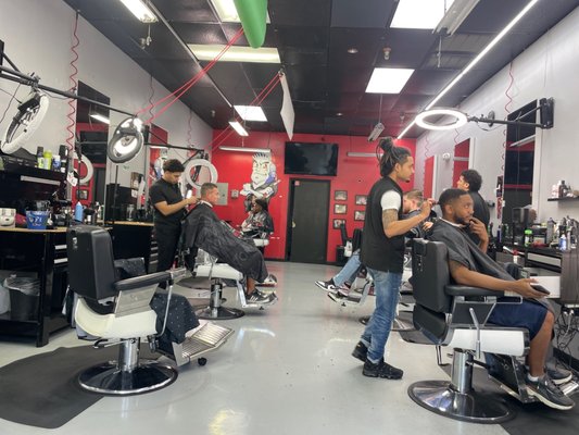 HEADLINES BARBERSHOP - Updated May 2026 - 19 Photos & 59 Reviews ...