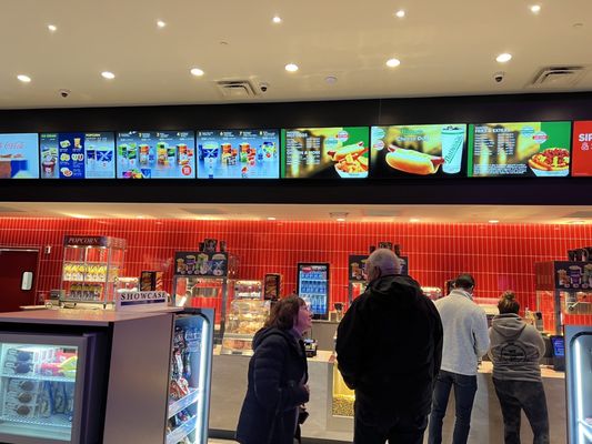 SHOWCASE CINEMA DE LUX HANOVER CROSSING - Updated October 2025 - 18 ...