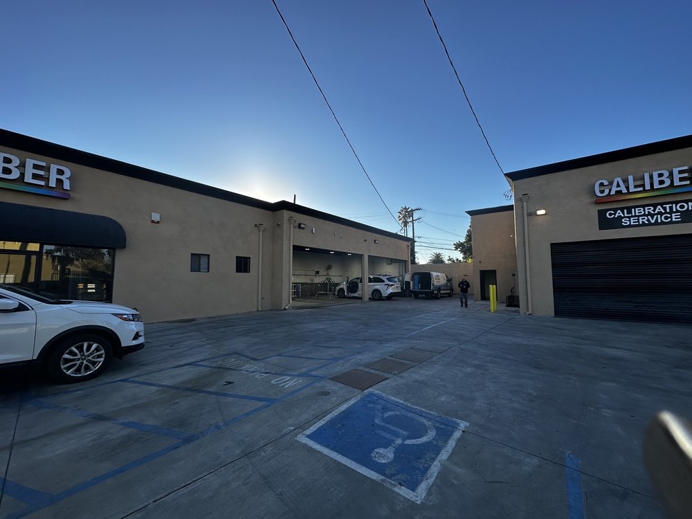 CALIBER AUTO GLASS - Updated November 2025 - 10 Photos - 4774 W Adams ...