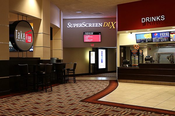 MARCUS GURNEE MILLS CINEMA - 99 Photos & 130 Reviews - 6144 Grand Ave ...
