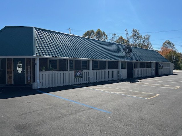 THE JUNCTION PUB - Updated January 2025 - 1070 Skyland Dr, Sylva, North ...