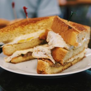 LOUIS’ LUNCH - 1141 Photos & 1090 Reviews - 261 Crown St, New Haven, CT ...