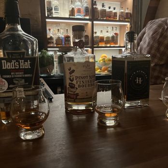 FOUR HUMOURS - Updated December 2024 - 125 Photos & 61 Reviews - 1712 N ...