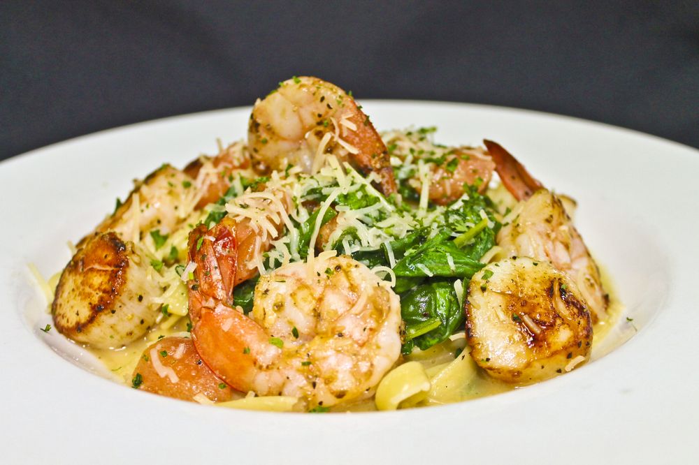 HIGHLAND HOUSE RESTAURANT - 37 Photos & 38 Reviews - 1000 Siskiyou Lake ...