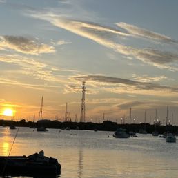 DOCKSIDE BAR AND GRILL - Updated July 2025 - 69 Photos & 87 Reviews ...