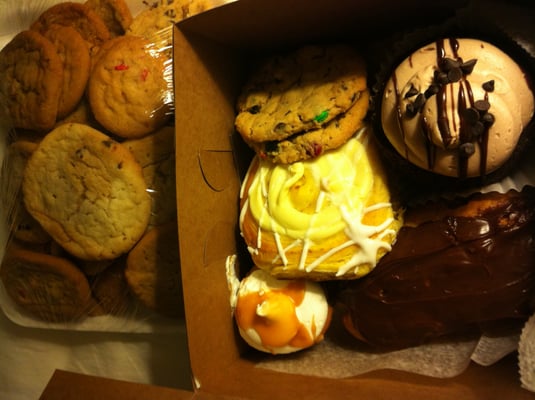 SIMPLE SIMON BAKERY - 14 Photos & 23 Reviews - Bakeries - 218 E ...