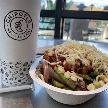 CHIPOTLE MEXICAN GRILL - 135 Photos & 303 Reviews - 143 N Barranca St ...