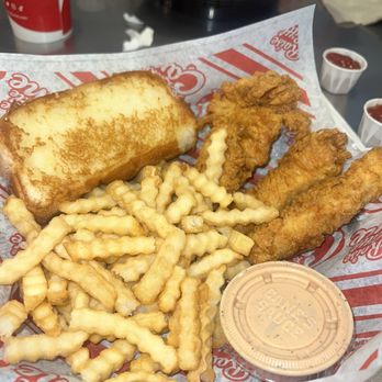 RAISING CANE’S CHICKEN FINGERS - Updated March 2026 - 65 Photos & 44 ...