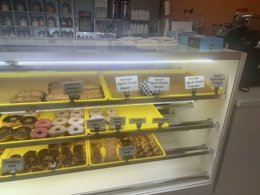 LE DONUTS & COFFEE - Updated November 2025 - 10 Photos & 11 Reviews - 9430 E State Rte 350 ...