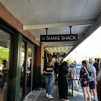 SHAKE SHACK THE TERMINAL - Updated August 2024 - 66 Photos & 24 Reviews ...