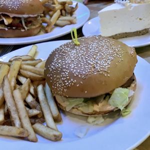 FRESGO INN RESTAURANT - 135 Photos & 95 Reviews - 10102 King George ...