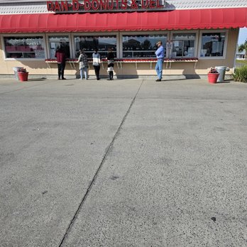 DAN-D-DONUTS & DELI - Updated January 2026 - 97 Photos & 205 Reviews ...