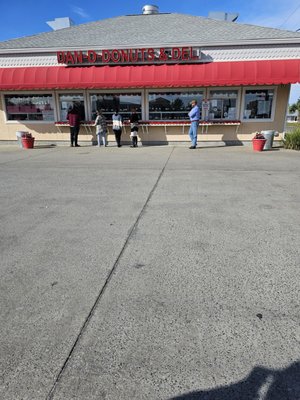 DAN-D-DONUTS & DELI - Updated January 2026 - 97 Photos & 205 Reviews ...