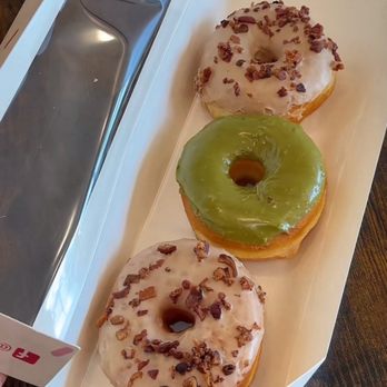 YUMMM DONUTS - Updated December 2025 - 56 Photos & 34 Reviews - 624 ...