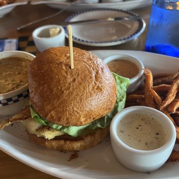 DUKE’S SEAFOOD SOUTHCENTER - Updated November 2024 - 1057 Photos & 796 ...