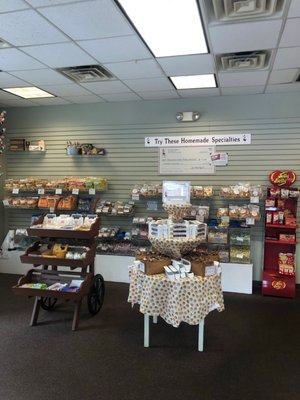 CANDY CONNECTION - Updated June 2025 - 123 Broadway, Wisconsin Dells ...