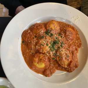 SQUAN TAVERN - Updated June 2025 - 92 Photos & 190 Reviews - 15 Broad ...