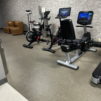 EMBASSY SUITES BY HILTON PORTLAND TIGARD - Updated December 2025 - 434 ...