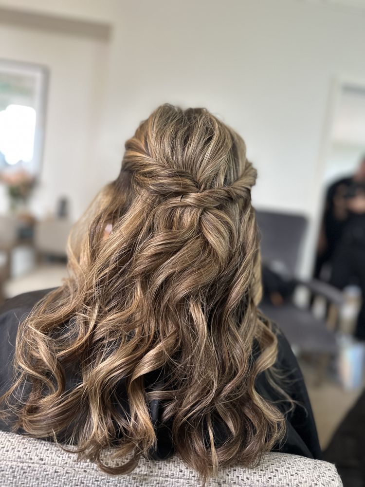 THE COSMO CHIC - Updated May 2024 - 17 Photos - Hollywood, Florida ...