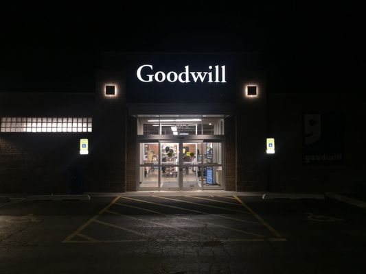 GOODWILL STORE & DONATION CENTER - 10 Reviews - Thrift Stores - 9321 S ...