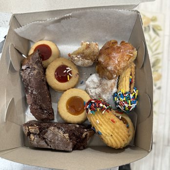 ST ROCCO’S BAKERY - Updated July 2024 - 218 Photos & 214 Reviews - 4 ...