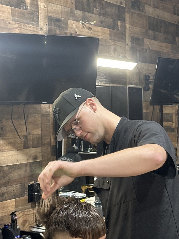 DANNY’Z BARBER LOUNGE - Updated October 2025 - 12 Photos - 1215 H St ...