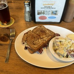 BAUMGARTNER’S CHEESE STORE & TAVERN - Updated January 2026 - 250 Photos ...