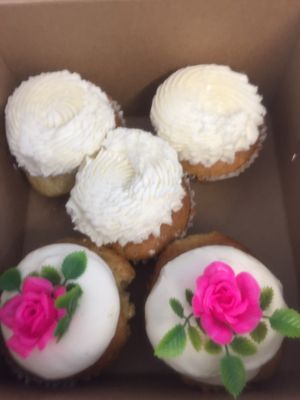 THE FLYING CUPCAKE - 134 Photos & 197 Reviews - Bakeries - 423 ...