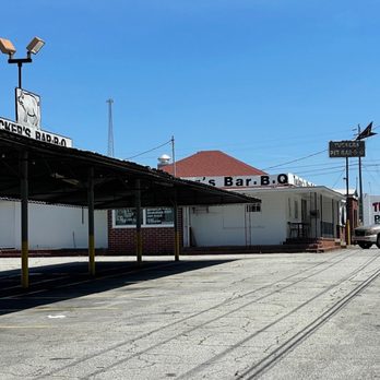 TUCKER’S BARBECUE - Updated October 2025 - 13 Reviews - 4591 Broadway ...