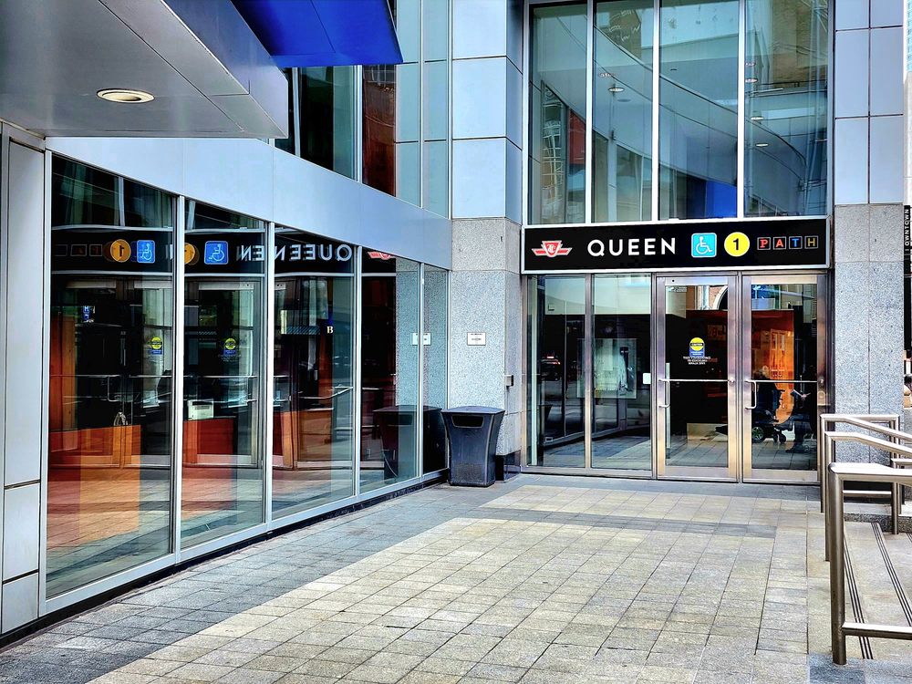 QUEEN SUBWAY STATION - Updated January 2025 - 34 Photos - 8 Queen ...