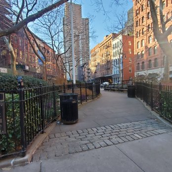 DUANE PARK - Updated December 2025 - 31 Photos - Hudson St And Duane St ...