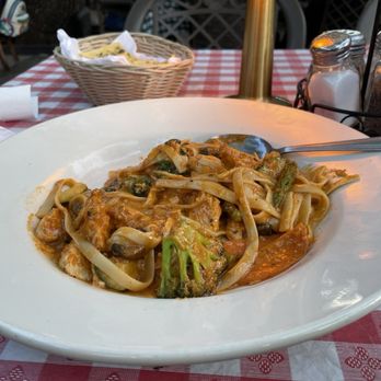 GUMBA’S ITALIAN RESTAURANT - Updated August 2024 - 528 Photos & 879 ...