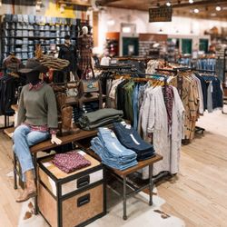 Clarks outlet forge store