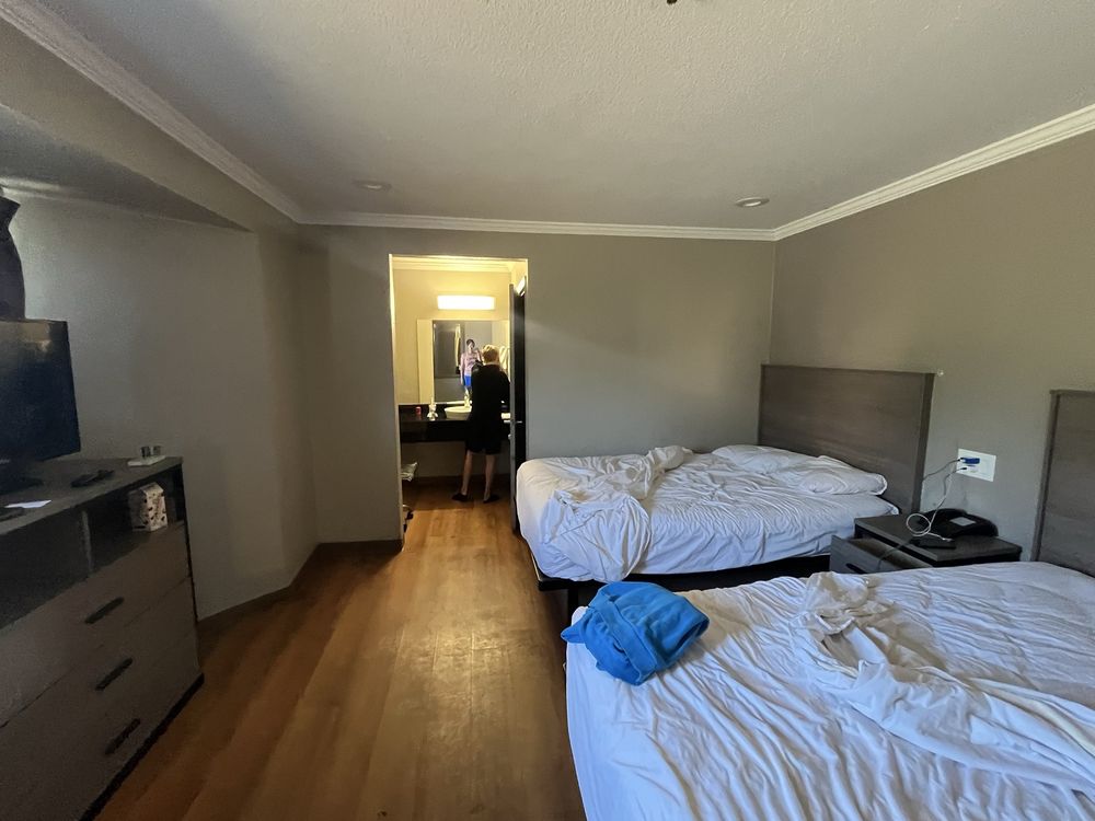 ECONO LODGE - Updated July 2025 - 46 Photos - 458 Fairgrounds Dr ...