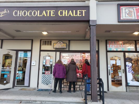 THE CHOCOLATE CHALET - 12 Photos & 17 Reviews - Candy Stores - 74 N ...