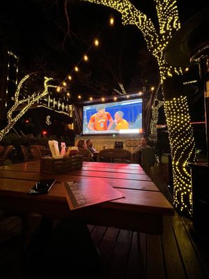 BAR W - Updated September 2025 - 73 Photos & 32 Reviews - 2926 Maple ...