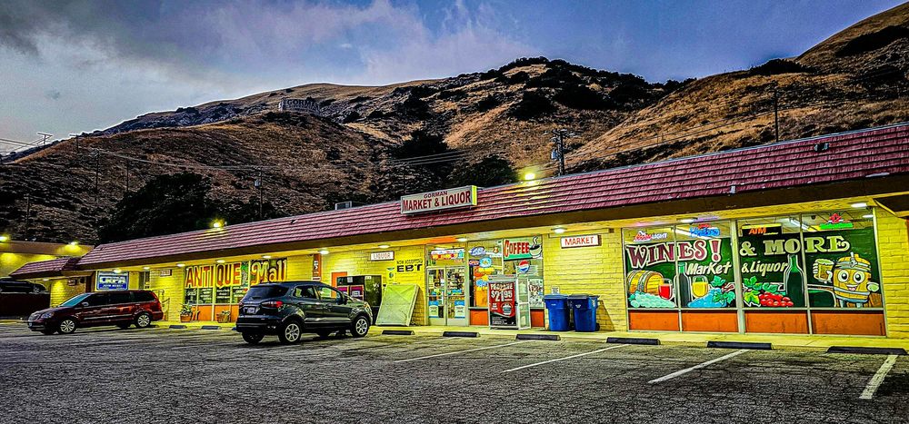 GORMAN PLAZA MARKET - Updated October 2025 - 18 Photos & 12 Reviews ...