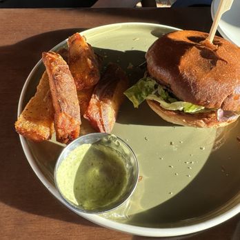 HENCEFORTH - Updated December 2025 - 32 Photos & 28 Reviews - 1335 H St ...