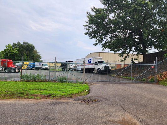 THE PETERBILT STORE - WESTERN MASS - Updated June 2025 - 11 Photos ...