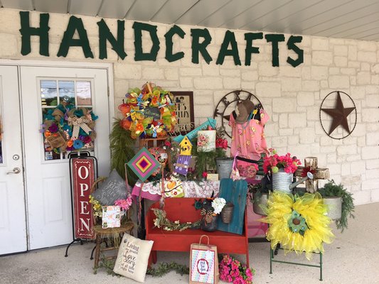 HOMESTEAD HANDCRAFTS - 10 Photos - 21518 Blanco Rd, San Antonio, Texas ...