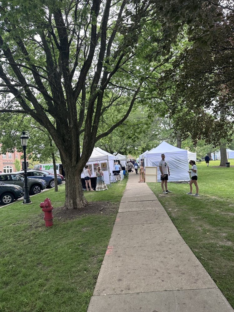 VILLAGE OF LAKE BLUFF - Updated December 2025 - 13 Photos - 40 E Center ...