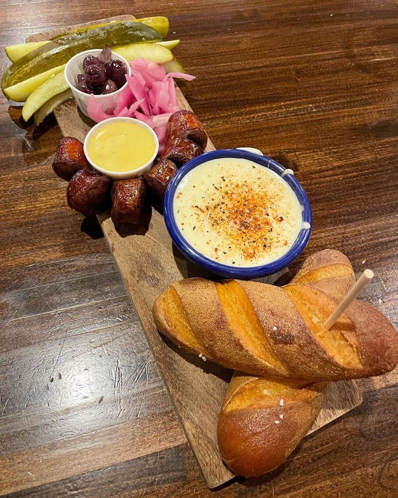 PINEWOOD TAVERN - Updated October 2024 - 161 Photos & 252 Reviews ...