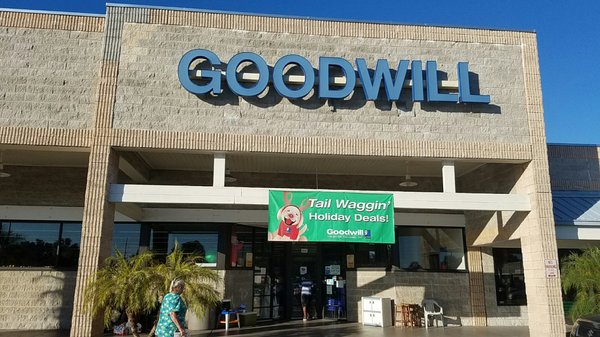 GOODWILL-SUNCOAST - Updated September 2025 - 25 Photos - 3050 E College Ave, Ruskin, Florida ...